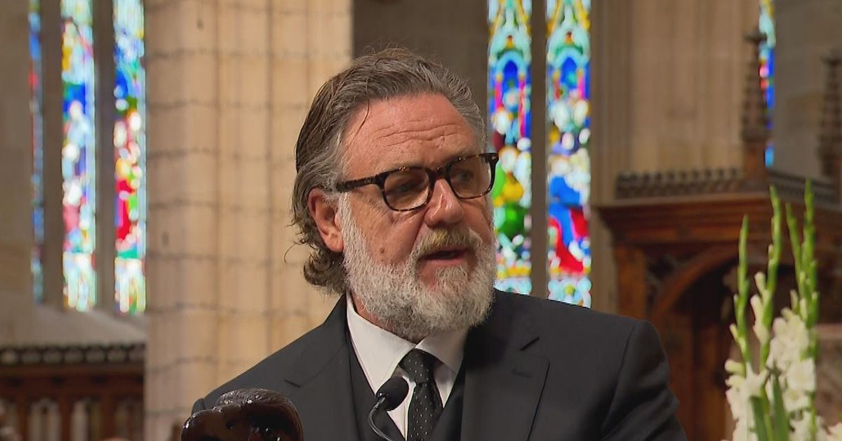 'Vida leal, calorosa e vivida ao máximo': Russell Crowe presta ...